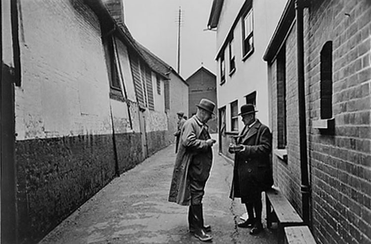 Market Hill (Humphrey Spender) - Sudbury Photo Archive